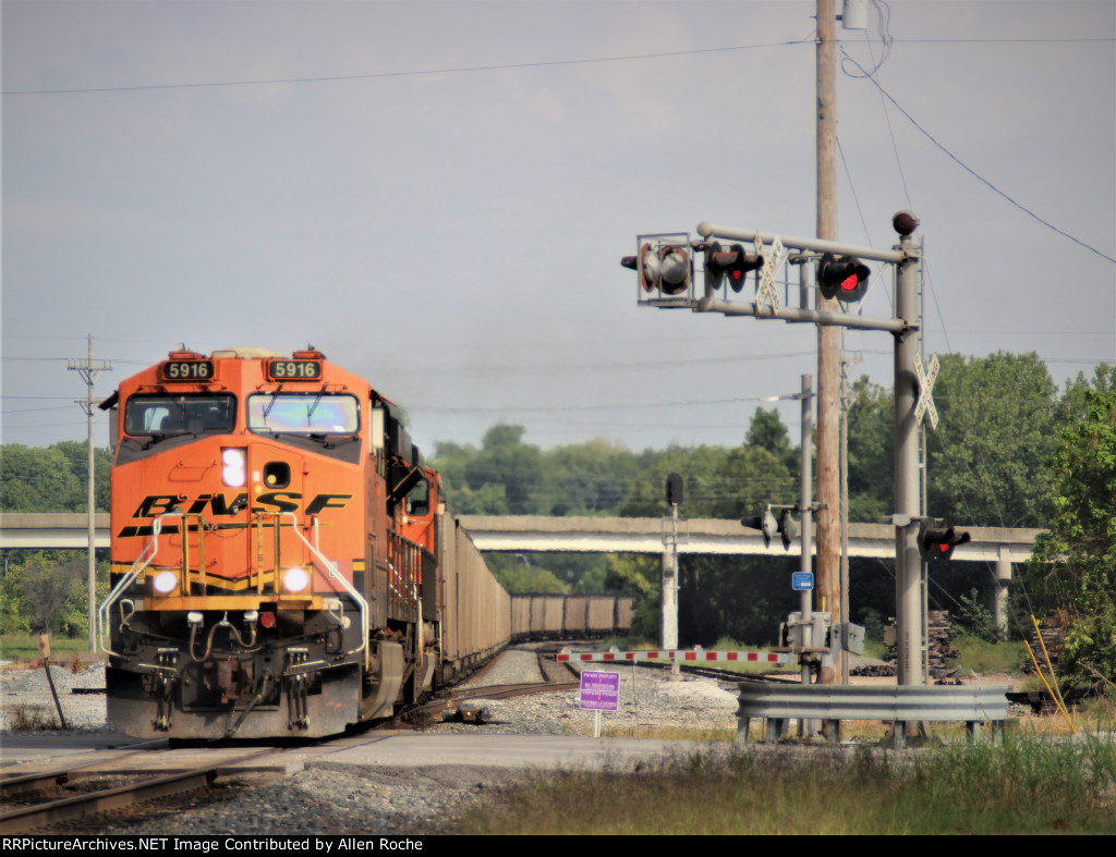 BNSF 5916